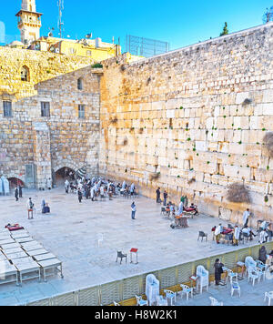Israel, Jerusalem, Western Wall, A Hasidic Jewish man in his ...
