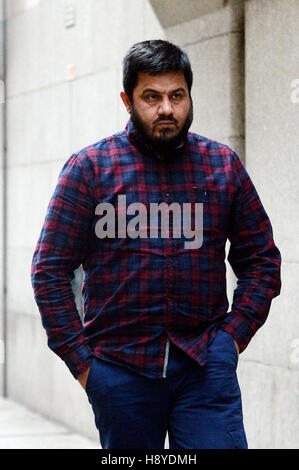 Taxi driver witness leaves after first day of Old Bailey trial - 'drove ...