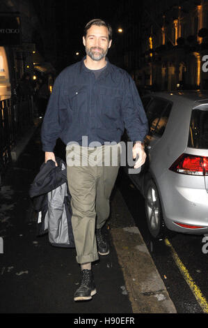 London, UK. 9th Jan, 2017. A British Transport police officer stands ...