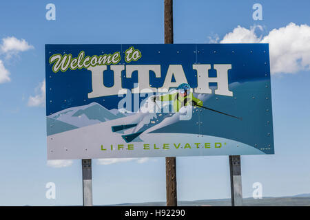 A picture of the Welcome to Utah state sign Stock Photo - Alamy