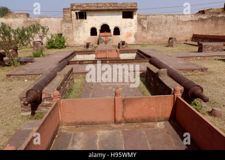 Ruins of thousand years old Narwar Fort Stock Photo - Alamy