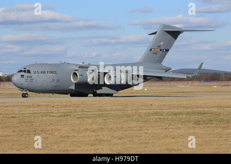Interior of the Boeing C-17 Globemaster III large military transport ...