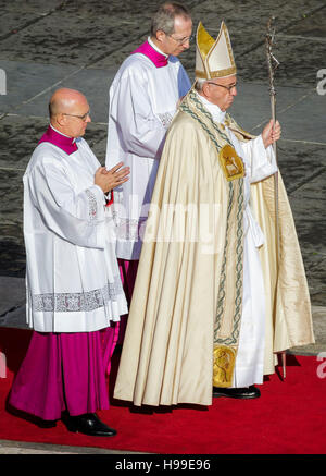 Pope Francis celebrate the closing mass on 52nd International ...