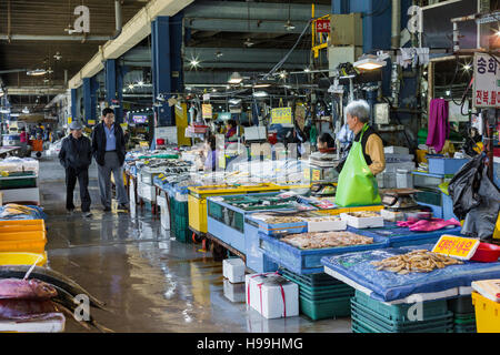 Garak market in Seoul, Korea Stock Photo - Alamy