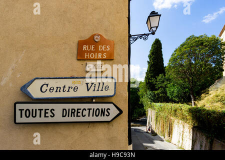 Toutes Directions (all directions) sign in France Stock Photo - Alamy