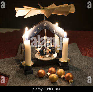 golden christmas balls on gray background Stock Photo - Alamy