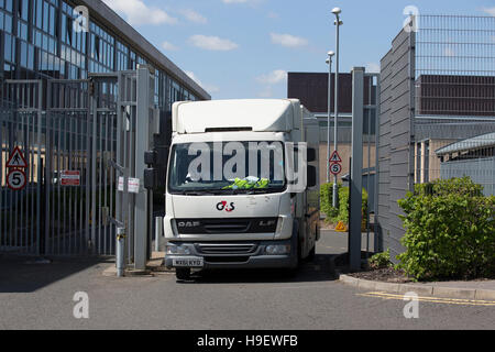 Prisoner leaving a prison van Stock Photo - Alamy