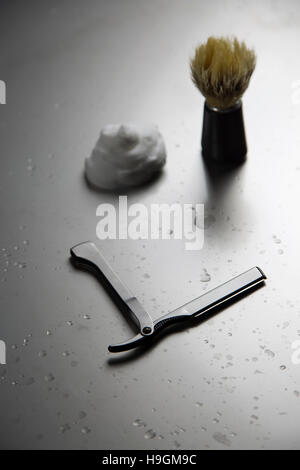 A traditional shaving kit Stock Photo - Alamy