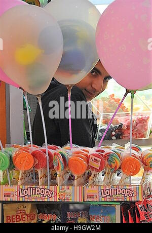 Shop vendors in a souk in Tehran, Iran Stock Photo - Alamy