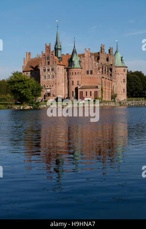Egeskov Castle (Egeskov Slot), Kværndrup, Funen, Denmark Stock Photo ...