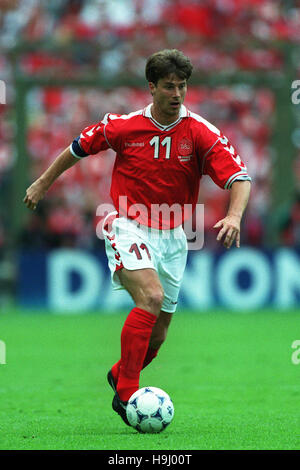 BRIAN LAUDRUP DENMARK & CHELSEA FC 18 June 1998 Stock Photo - Alamy