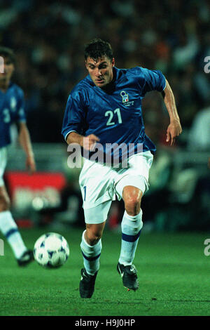 CHRISTIAN VIERI ITALY & ATHLETICO MADRID 22 June 1998 Stock Photo - Alamy