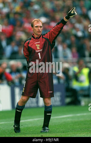 JIM LEIGHTON SCOTLAND 10 June 1998 Stock Photo - Alamy