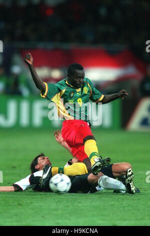 ALPHONSE TCHAMI & SCHOTTELL CAMEROON V AUSTRIA 11 June 1998 Stock Photo ...