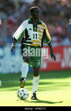 HELMAN MKHALELE SOUTH AFRICA 18 June 1998 Stock Photo - Alamy