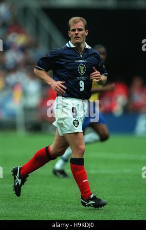 GORDON DURIE SCOTLAND & GLASGOW RANGERS FC 18 June 1998 Stock Photo - Alamy