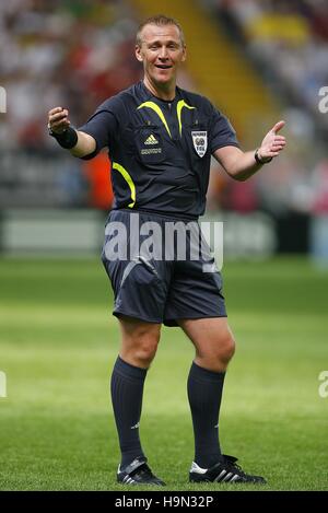 GRAHAM POLL KOREA REPUBLIC V TOGO WORLD CUP STADIUM FRANKFURT GERMANY ...