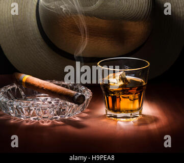 Cuban style rum and cigar close up Stock Photo - Alamy