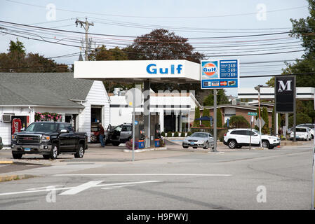Gas station in Connecticut USA - Motorists at a filling station in the ...