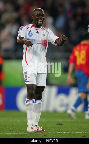 CLAUDE MAKELELE FRANCE & CHELSEA FC STADE FRANCE PARIS FRANCE 26 March ...