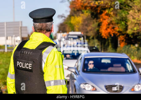 Belfast, Northern Ireland. 24 Nov 2016 - An armed PSNI officer waves on ...