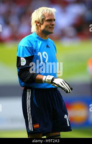 SANTIAGO CANIZARES SPAIN & VALENCIA FRITZ-WALTER STADIUM KAISERSLAUTEN ...