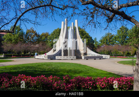 Purdue Mall Water Sculpture or Engineering Fountain water sculpture on ...