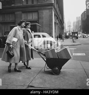 Barbara Holdridge and Marianne Roney, founders of Caedmon Records Stock ...