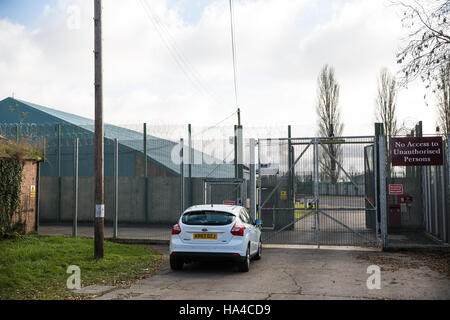 Kidlington, UK. 26th Nov, 2016. Campsfield House Immigration Removal ...