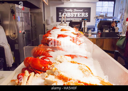 Cooked whole lobsters at The Lobster Place seafood Market,, Chelsea ...