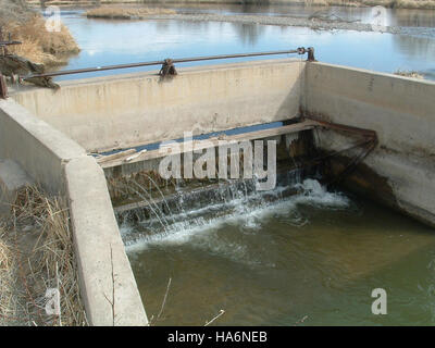 The Colorado River Fish Recovery Program aims to restore native fish ...