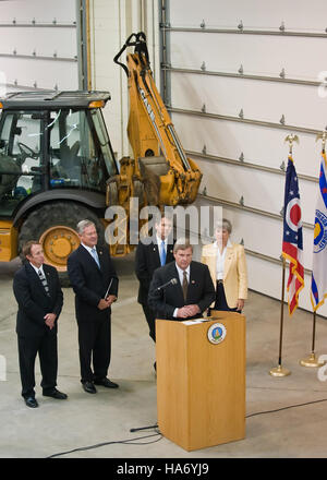 Agriculture Secretary Tom Vilsack led a community roundtable with ...