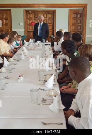 Farm Service Agency (FSA) leadership hosts a 4-H Roundtable with ...
