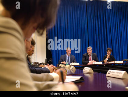 Office of the Secretary - ECONOMIC EVENT WITH PRESIDENT GEORGE W. BUSH ...