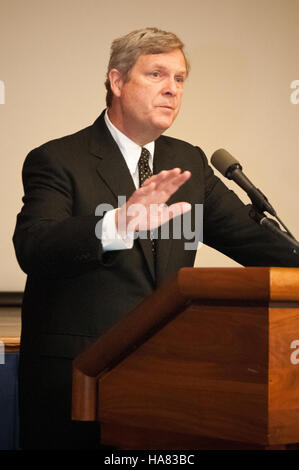 Secretary Tom Vilsack attends a meeting with President Barack Obama ...