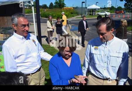 FWS Director Tom Melius, Senator Klobuchar and FWS Director Dan Stock ...