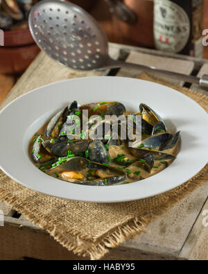 Mussels in Guinness Cream Sauce Stock Photo - Alamy