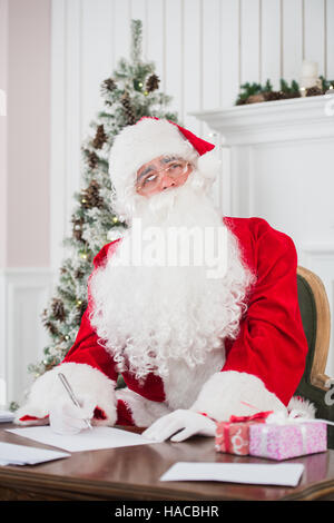 Portrait of Santa Claus answering Christmas letters Stock Photo - Alamy