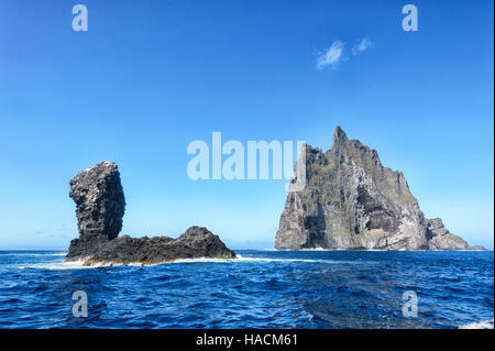 Ball's Pyramid, an ancient volcano 20km from Lord Howe Island, New ...