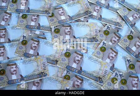 Kingdom of Bahrain Dinar currency banknotes and coins Stock Photo - Alamy