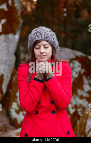 woman cold shivering winter Stock Photo - Alamy