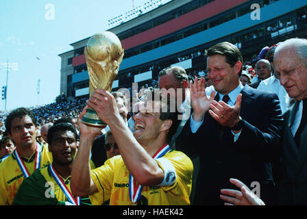 DUNGA LIFTS WORLD CUP FOR BRAZIL 1994. USA WORLD CUP 17 July 1994 Stock ...