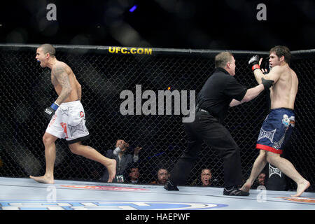 Aaron Riley, right, is stopped by referee during fight against Shane ...