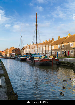 Barge moored on Beverley Beck, Beverley, East Yorkshire, England UK ...