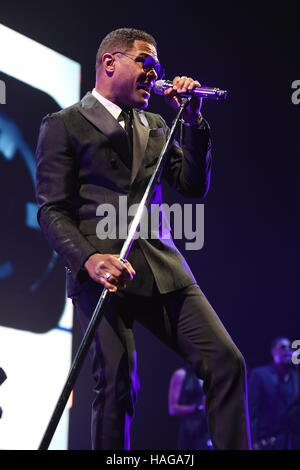 MIAMI, FL - NOVEMBER 29: Maxwell performs at the AmericanAirlines Arena ...