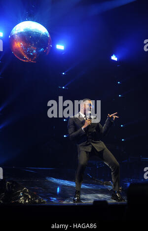 Miami, FL, USA. 29th Nov, 2016. Maxwell performs at the American ...