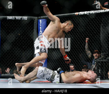 Dan Henderson, top, knocks out Michael Bisping during UFC 100 at the ...