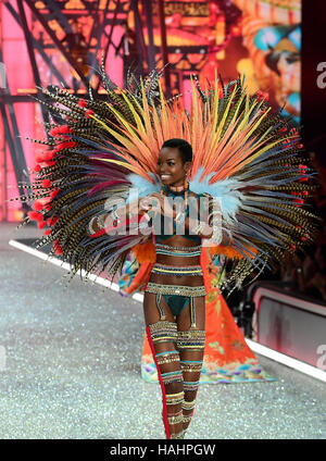 Maria Borges on the catwalk for the Victoria's Secret Fashion Show at ...
