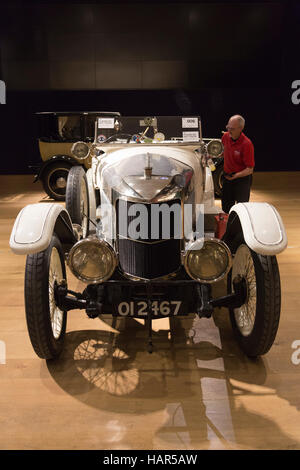 London, UK. 2 December 2016. 1914 Prince Henry Vauxhall, the world's ...