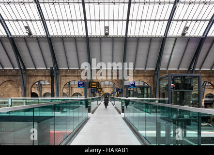 Kings Cross Station Interior Stock Photo - Alamy